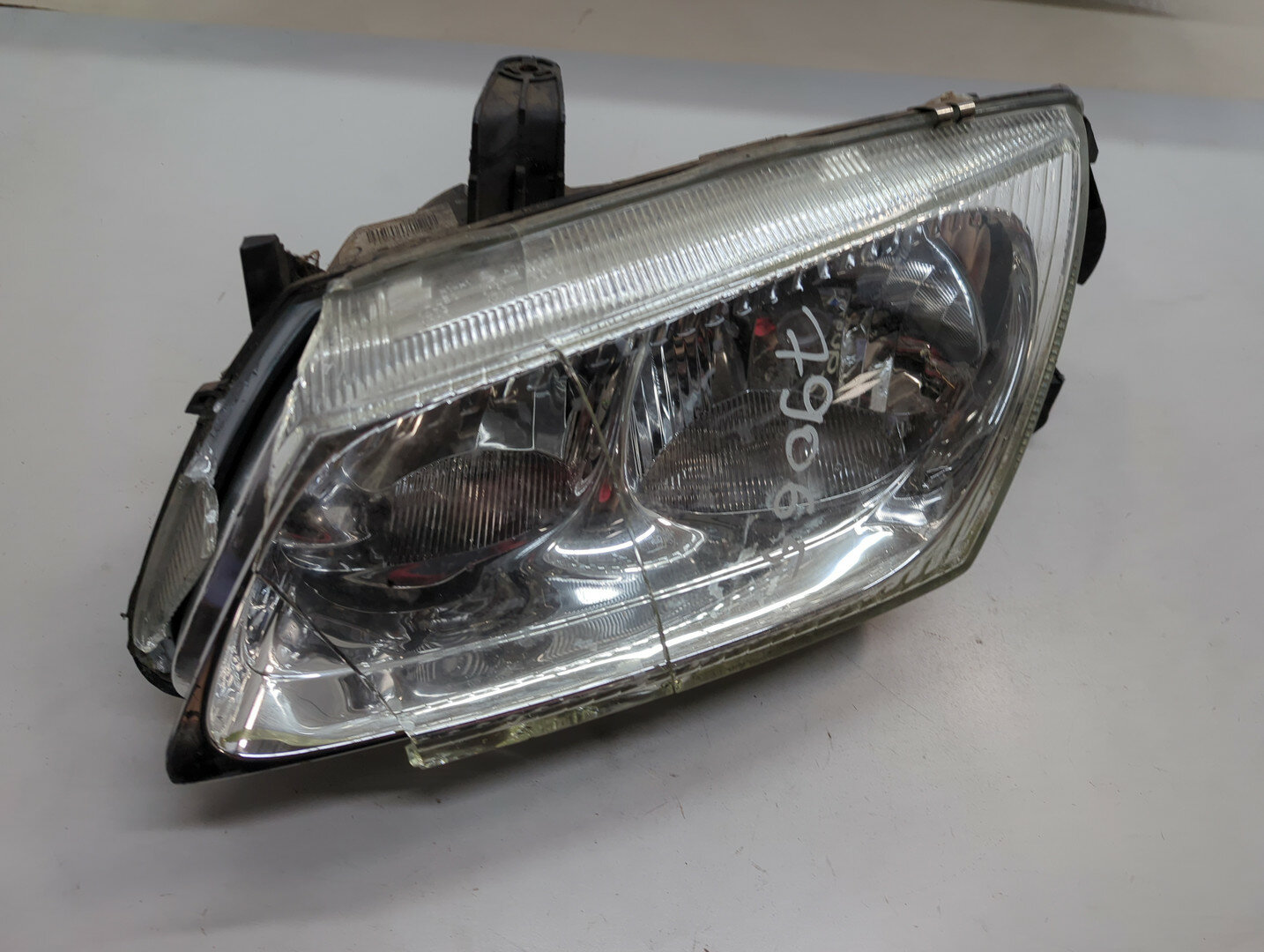 Фара (передняя) левая Nissan Almera N16 Б/У