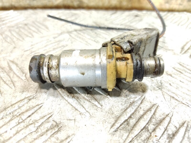 Форсунка двигателя TOYOTA Corolla e10 2320916150