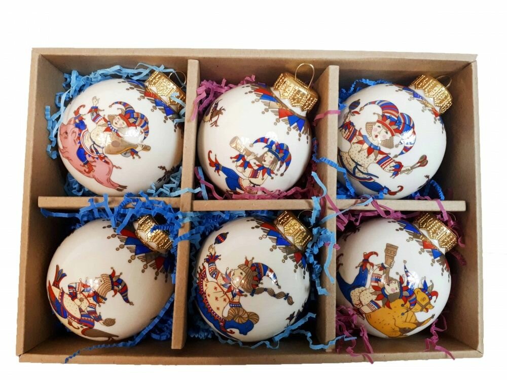 Набор фарфоровых новогодних елочных шаров Скоморохи в подарочной коробке. Россия.
