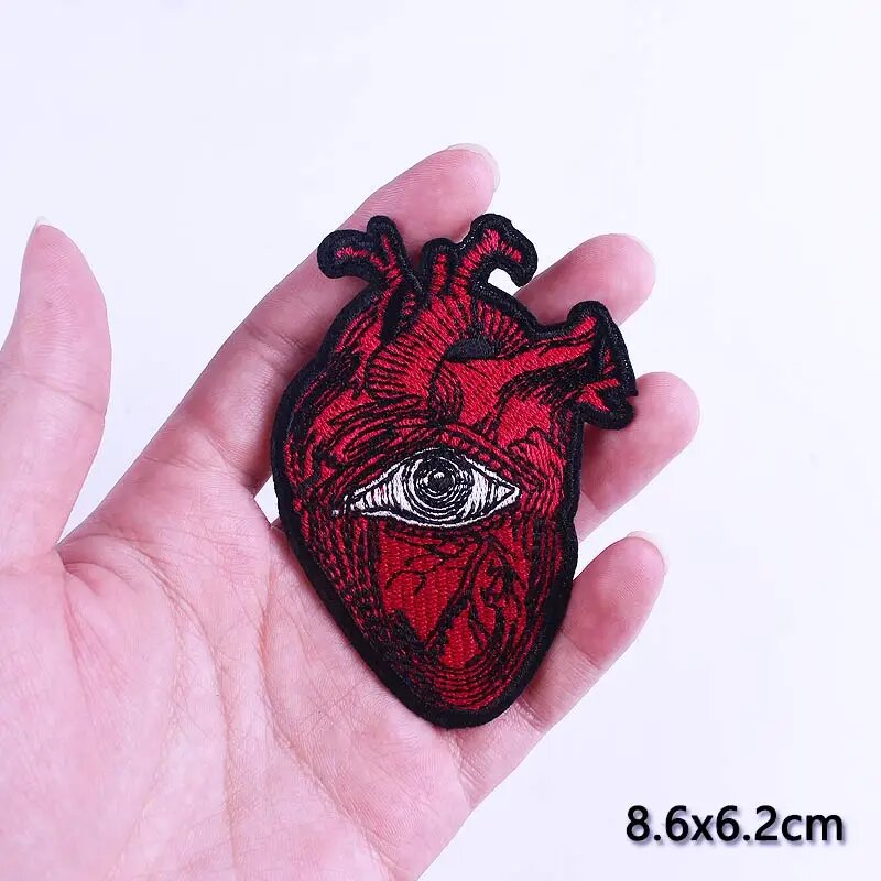 Нашивка с вышивкой "Рок сердце" Prajna Красный, PE5091CT