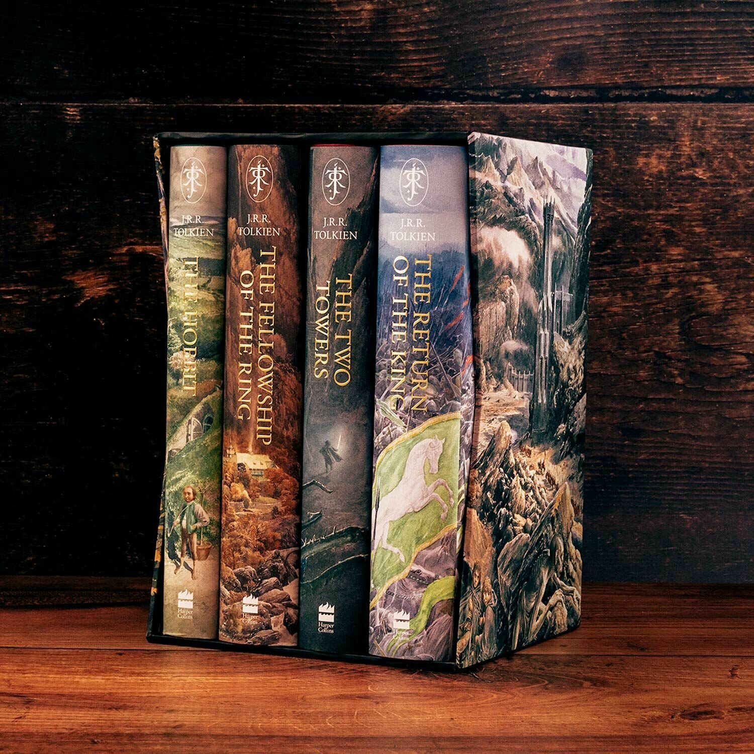 The Hobbit & The Lord of the Rings Boxed Set: Illustrated edition / Хоббит и Властелин Колец подарочный набор книг