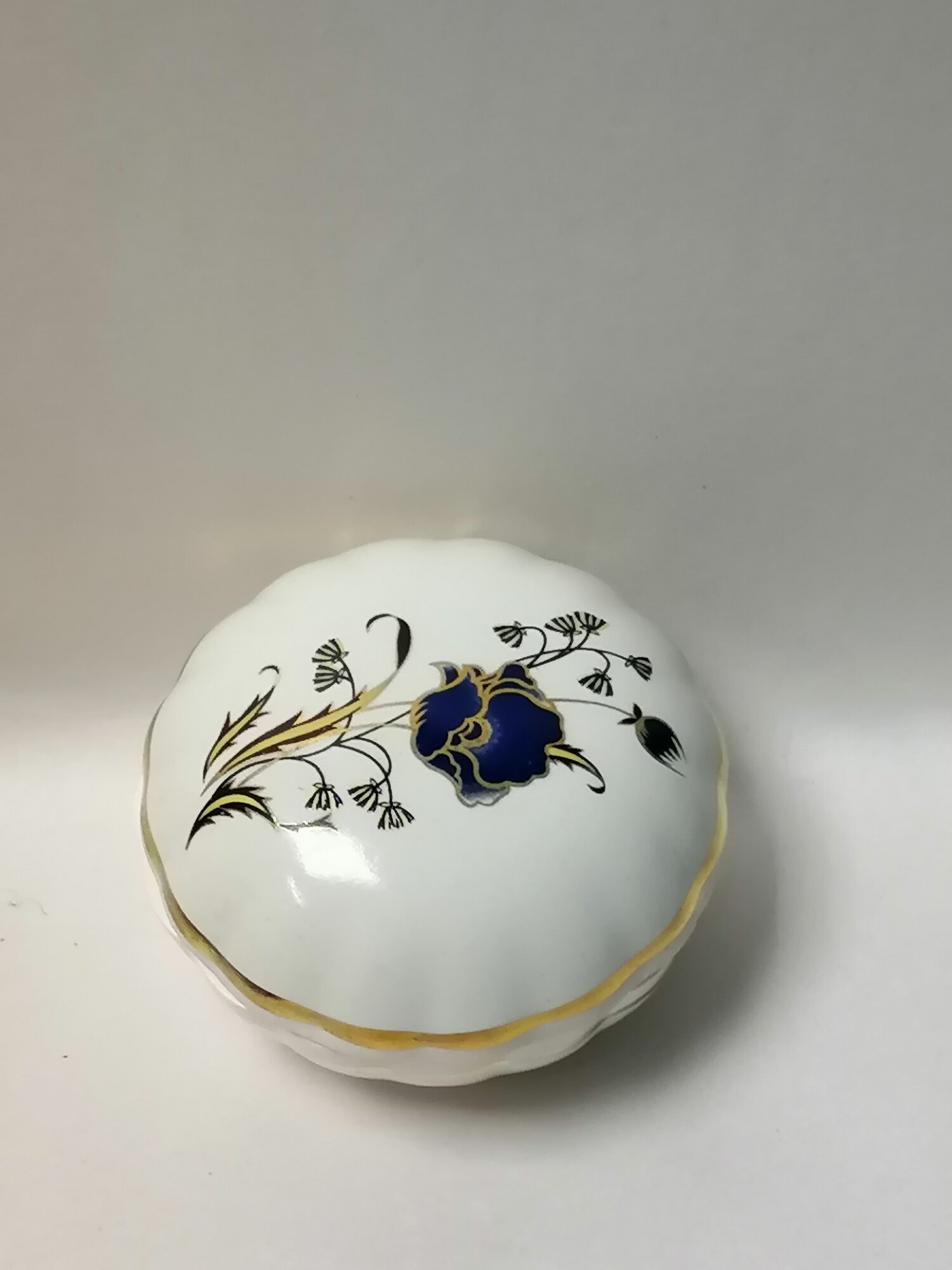 Шкатулка "Ракушка" (бел, синий мак, отводка золотом)