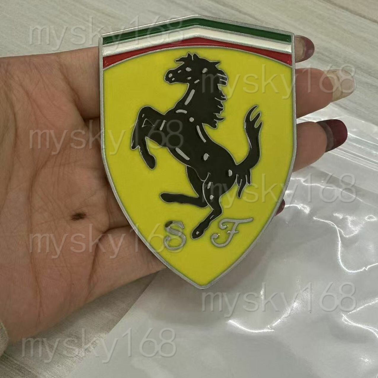 Наклейка шильдик на авто Ferrari，2pcs