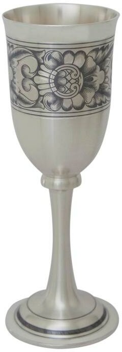 Серебряный бокал