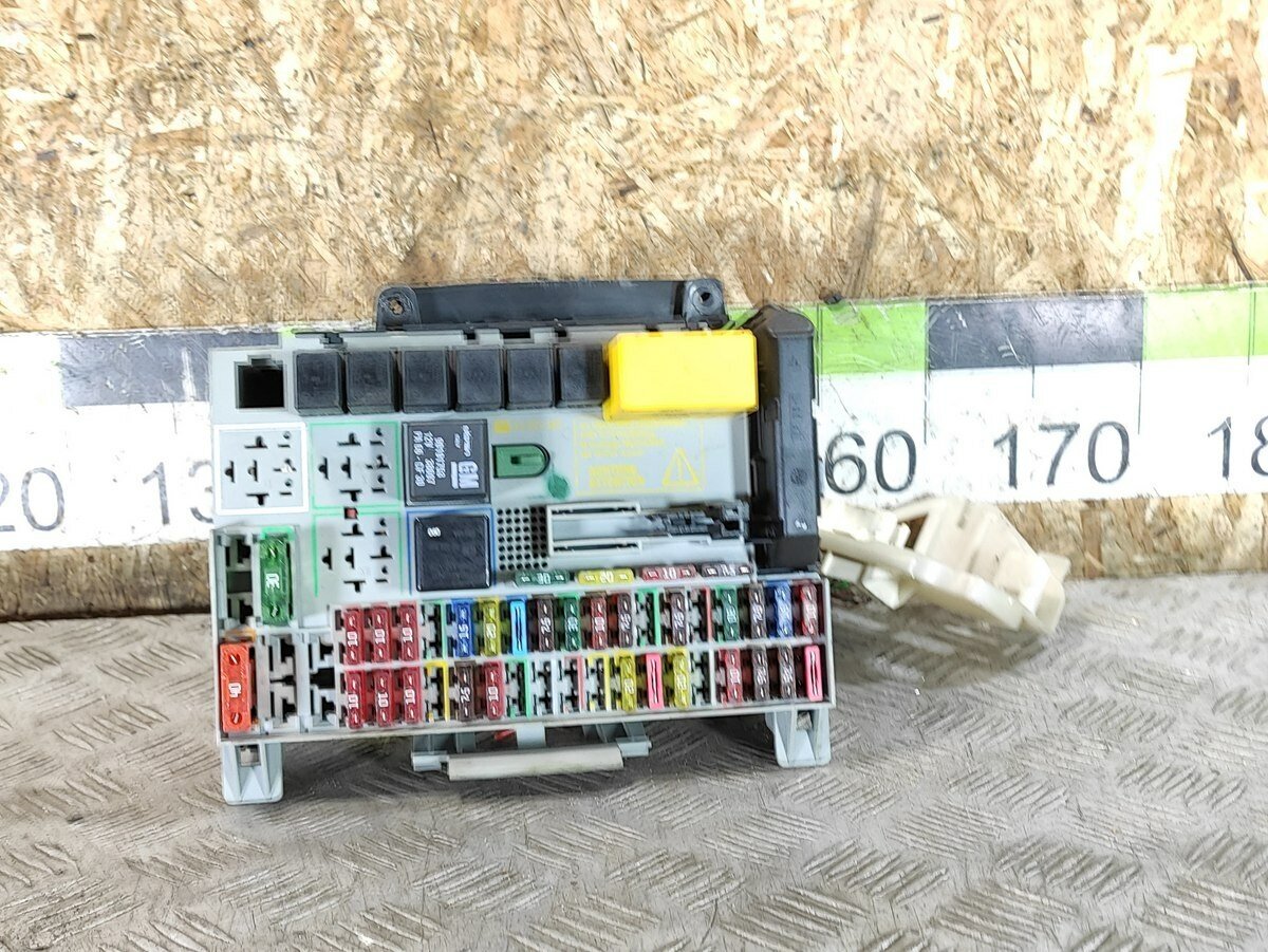 Блок предохранителей моторный OPEL ASTRA G 90589966