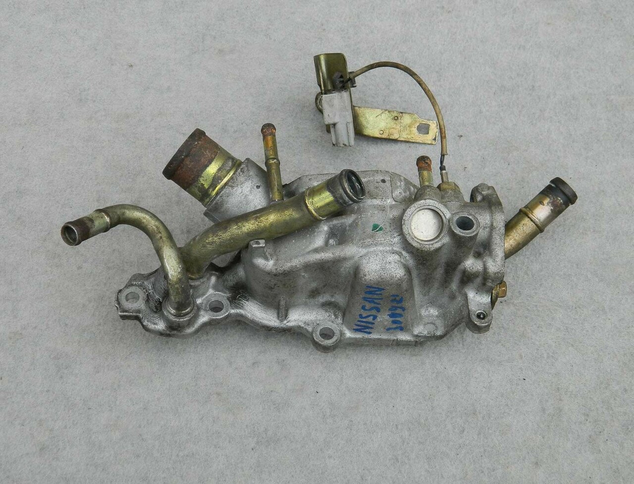 Корпус термостата Nissan Qashqai MR20DE 11060-JD20A