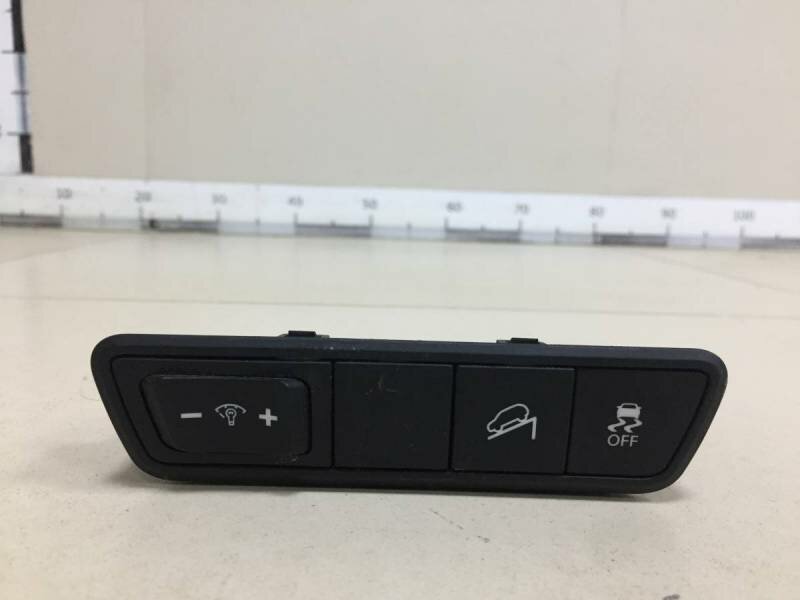 Блок кнопок Hyundai ix35 LM 2010-2015 кат.номер: 949502S9009P 933202S0009P 937502S0009P