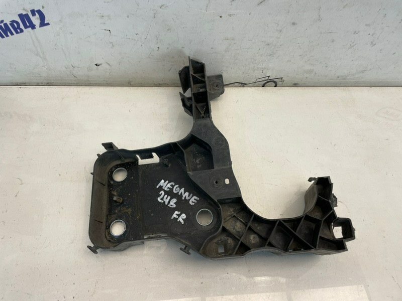 Б/У кронштейн фары Renault Megane 2006 LM K4J740 Перед. Прав. дефект креплений виден на фото 47006 RENAULT арт. 8200137496