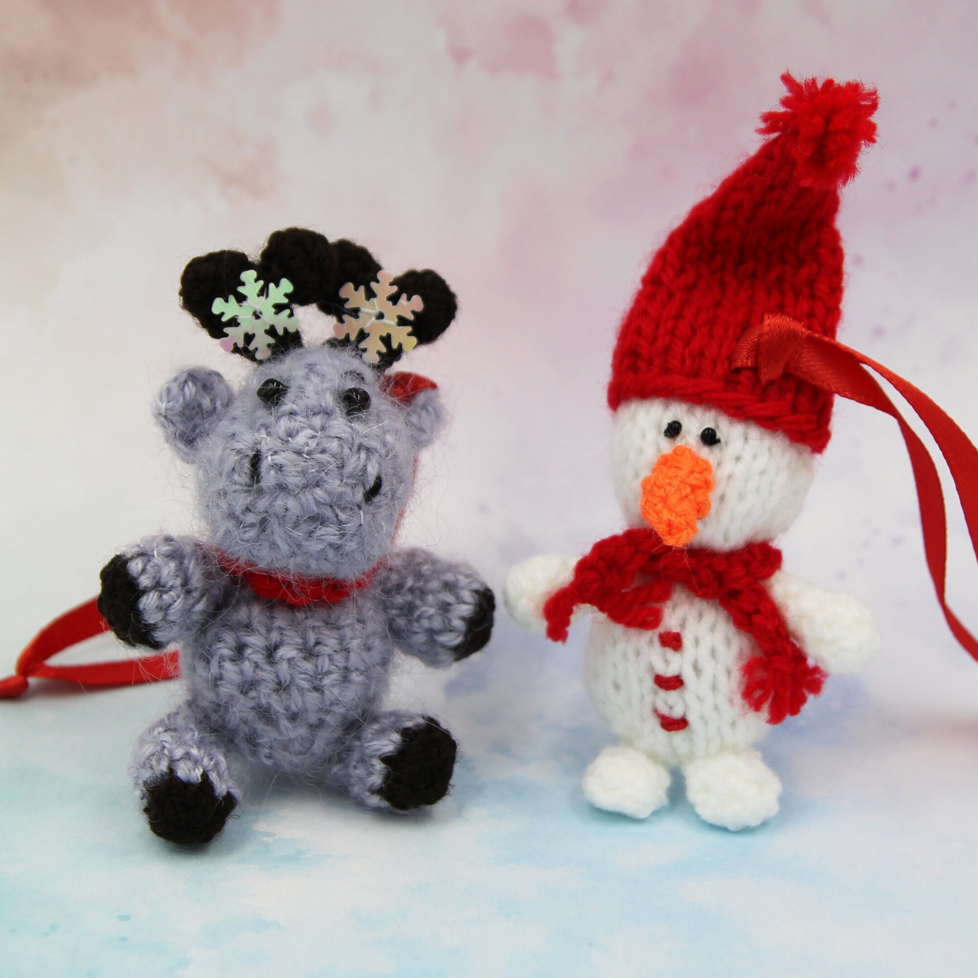 Вязаные Снеговик 10 см и Олень 7 см. Игрушки ручной работы