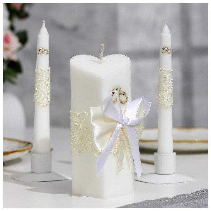 Набор свечей свадебных «Кружевной с бантиком», 3 шт, шампань, очаг - 6.8×15 см; родительские - 1.8×17.5 см