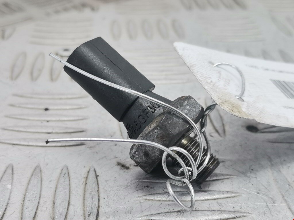 Датчик давления масла Volkswagen Golf 4 06A919081D арт. 2162342