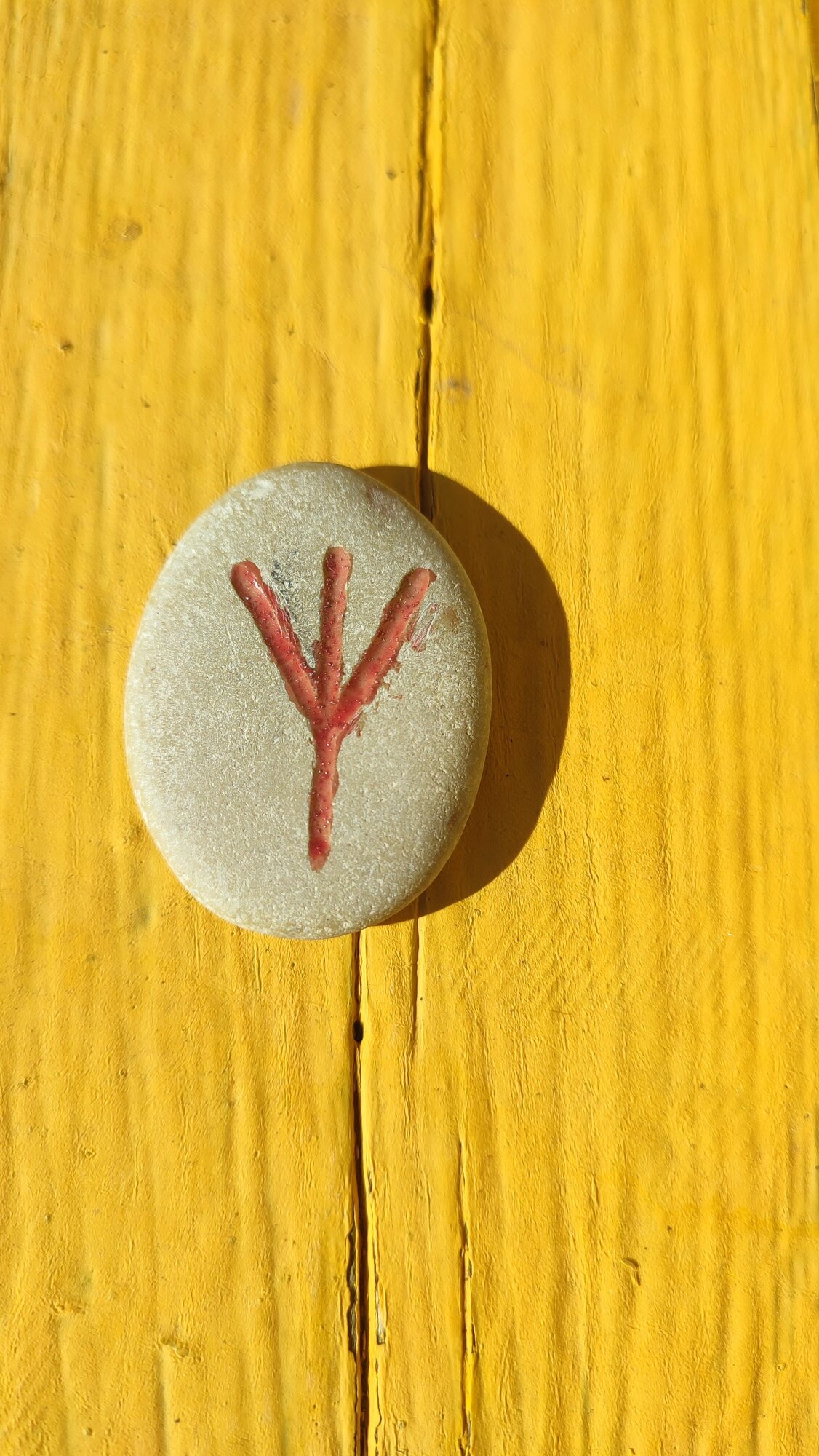 Руна славянская Мир - оберег из камня