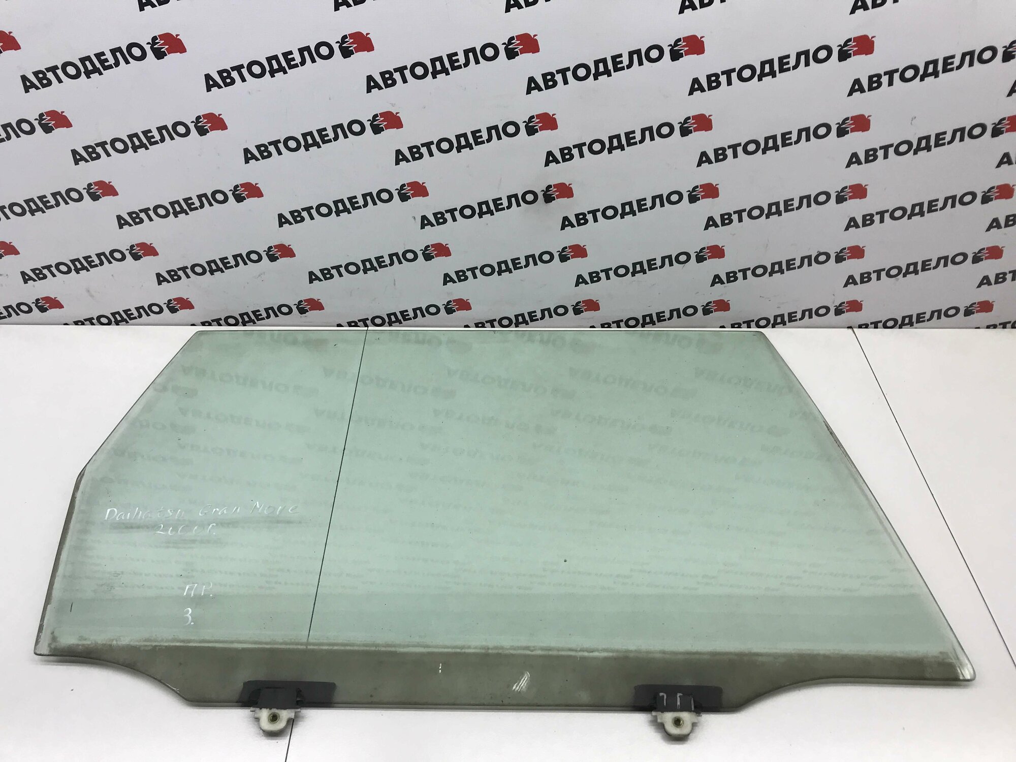 Стекло заднее правое Daihatsu Gran Move 2000 г