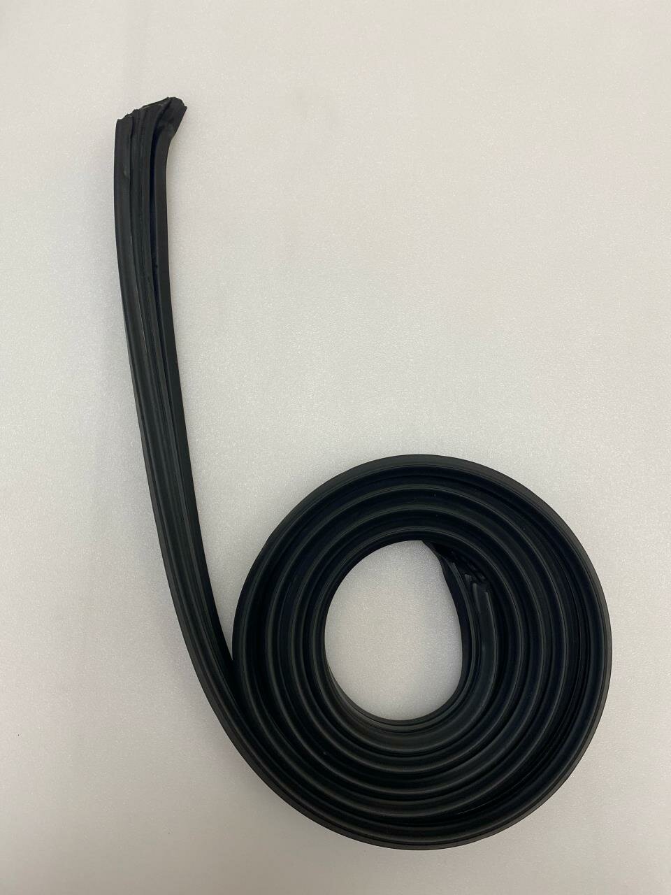 Уплотнитель двери п-образный, для ПММ Hotpoint HIS2D85DWT