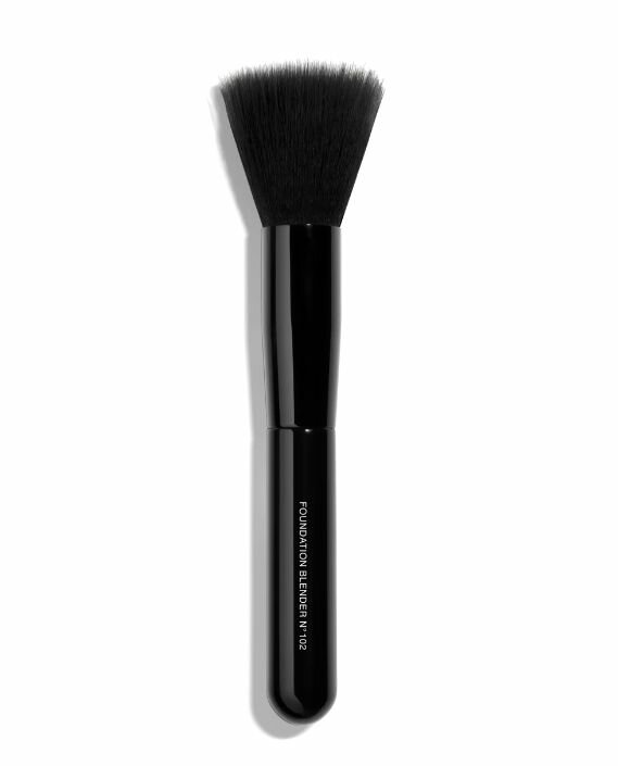 Chanel Кисть для тональной основы PINCEAU ESTOMPE TEINT N102