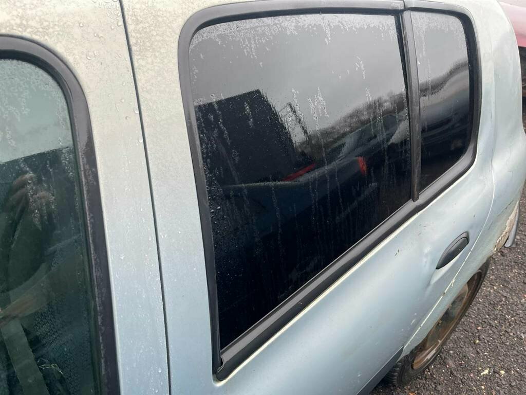 Стекло двери задней левой Renault Clio 2 Symbol 1998-2008