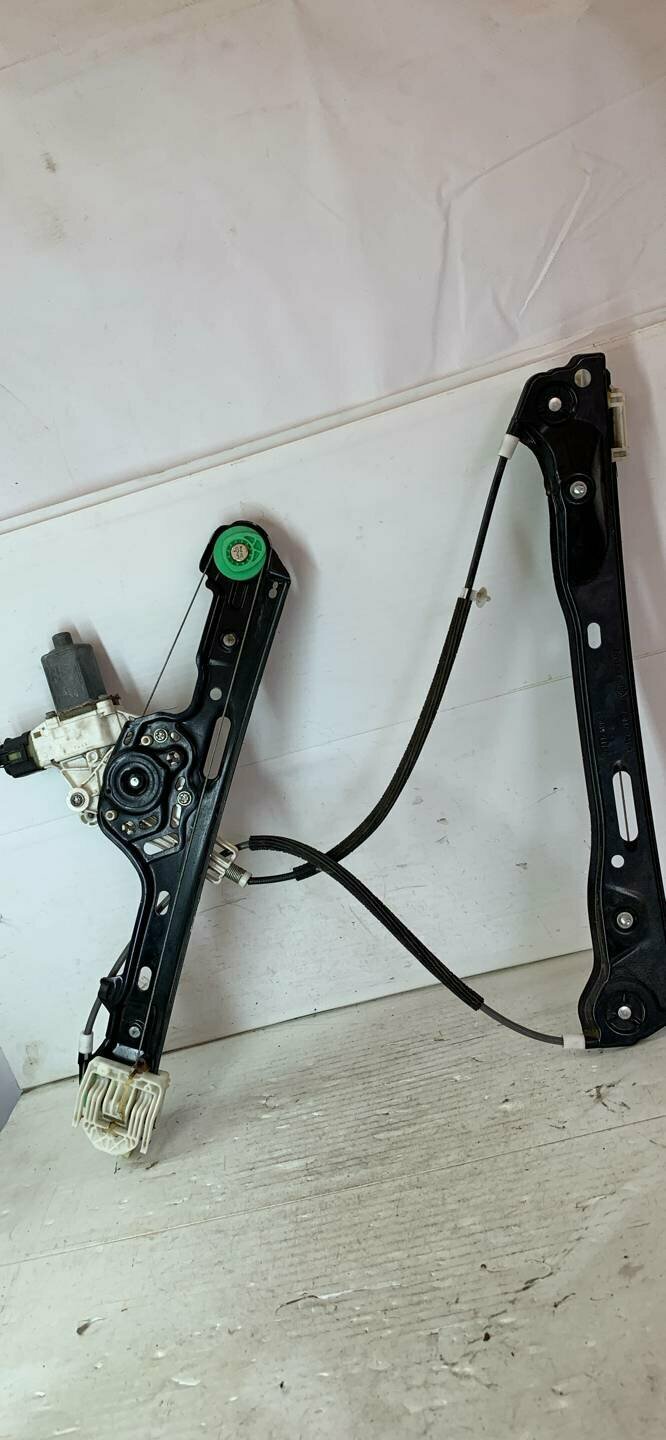 Стеклоподъемник передний правый BMW 1 E87 2005 6927028