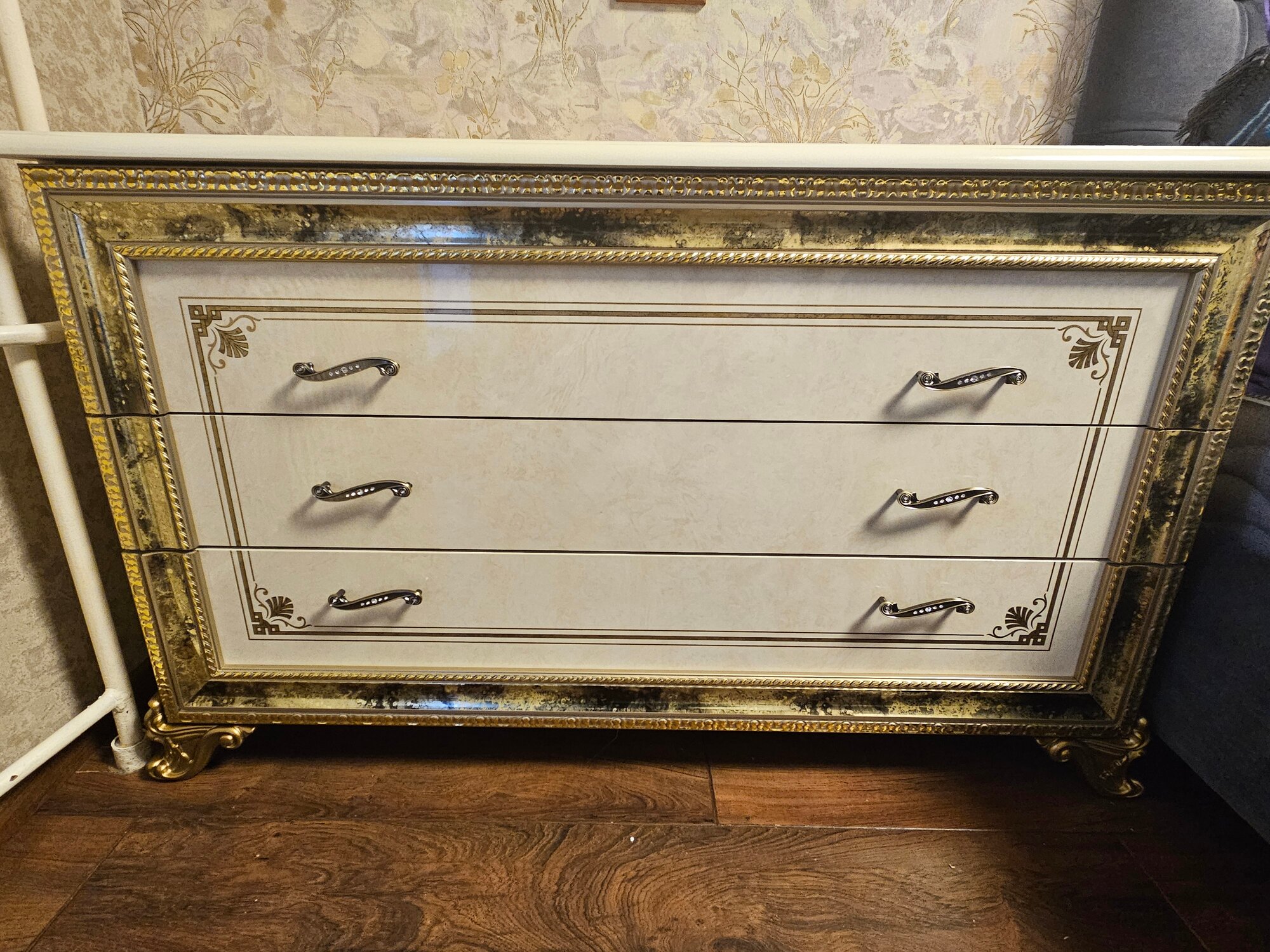 Комод Катя беж с золотом глянец, фабрики Диа Мебель, Россия