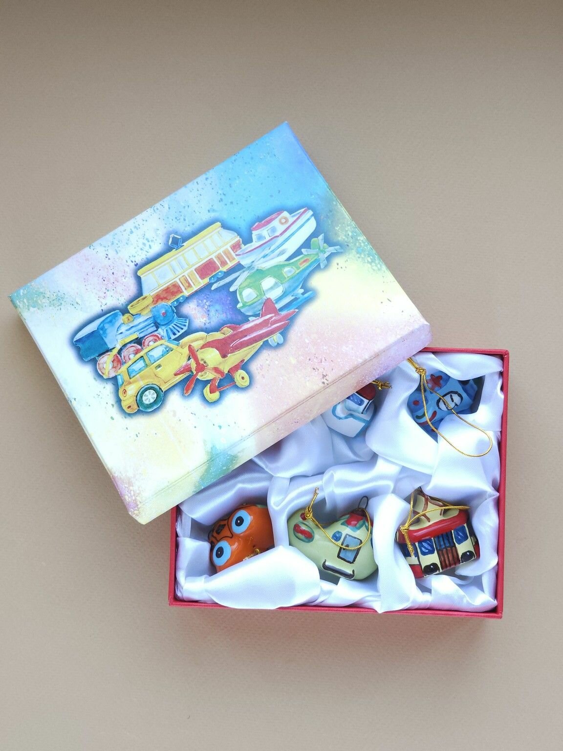 Набор ёлочных игрушек "Машинки-малышки". Ярославская майолика. Керамика ручной работы. Сделано в России.