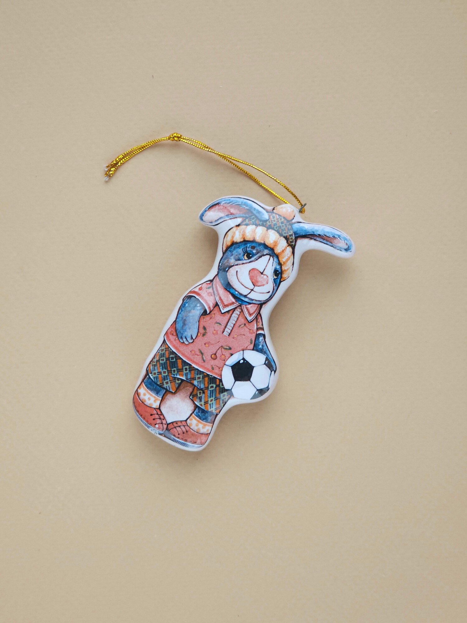 Ёлочная игрушка "Плюшевый зайчик". Ярославская майолика. Керамика ручной работы. Сделано в России.