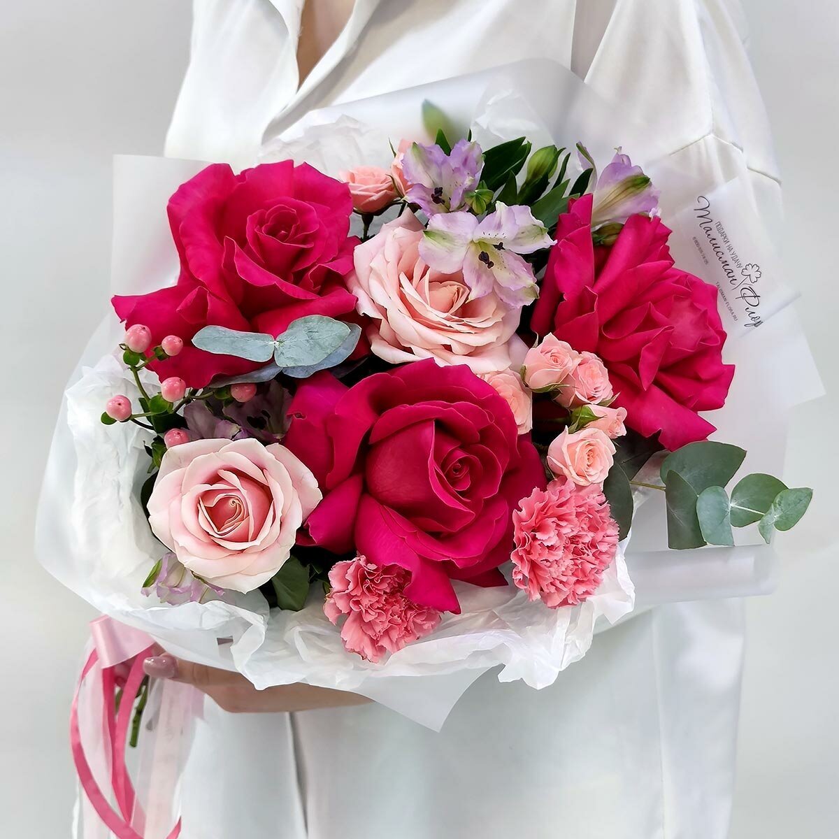 Букет Талисман Флора "Маньяна", розы, альстромерии, эвкалипт