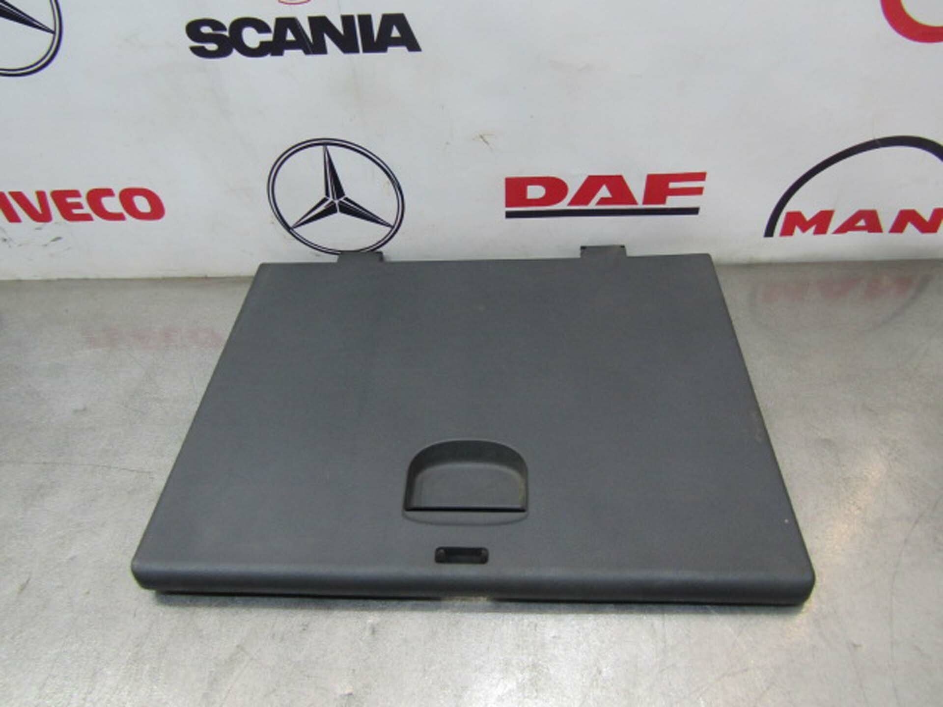 Крышка инструментально ящика Mercedes Actros / Дефект крепления!!!