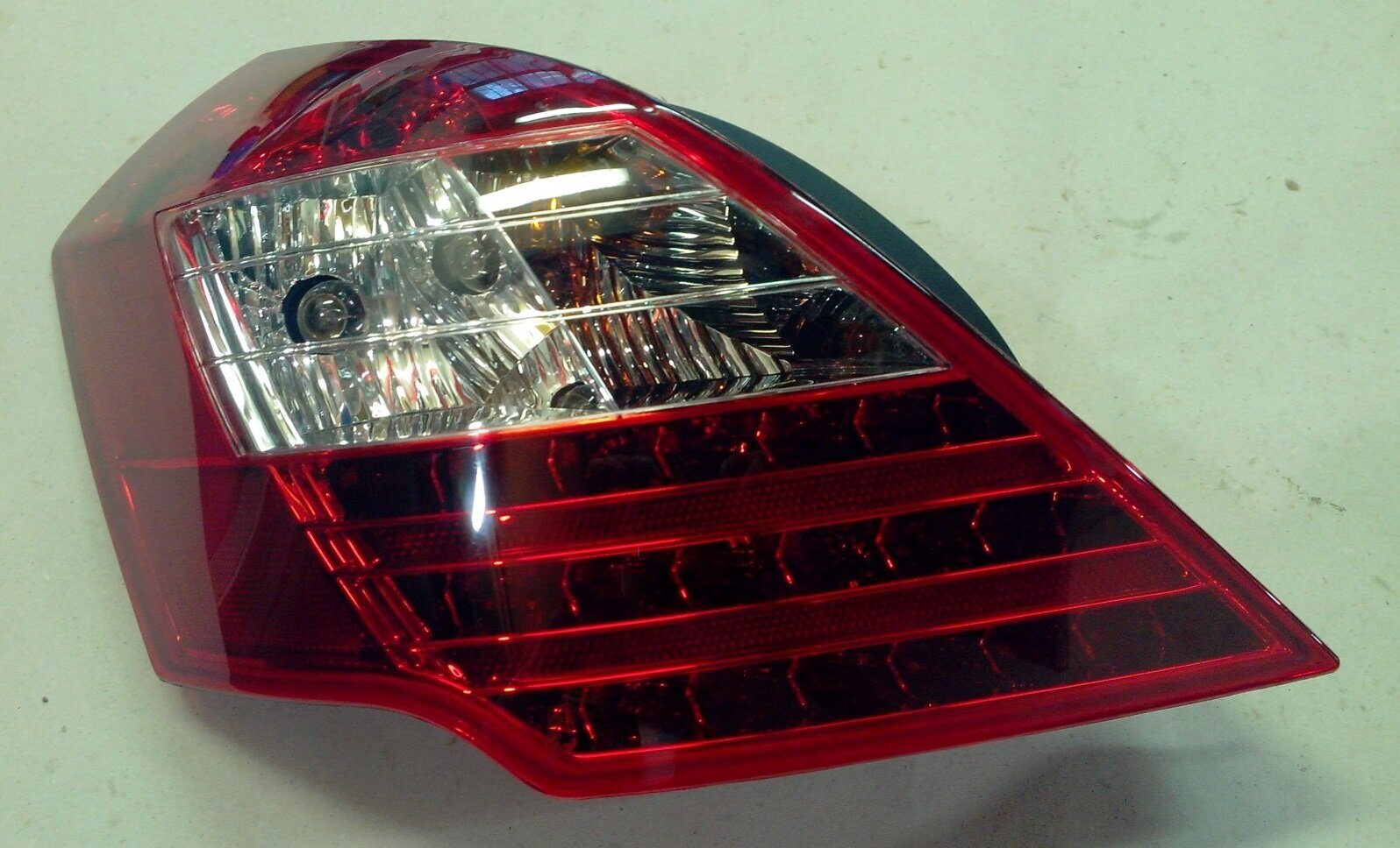 Фонарь задний левый Geely Emgrand EC7 [1.8 16V 5MT седан] 1067001230