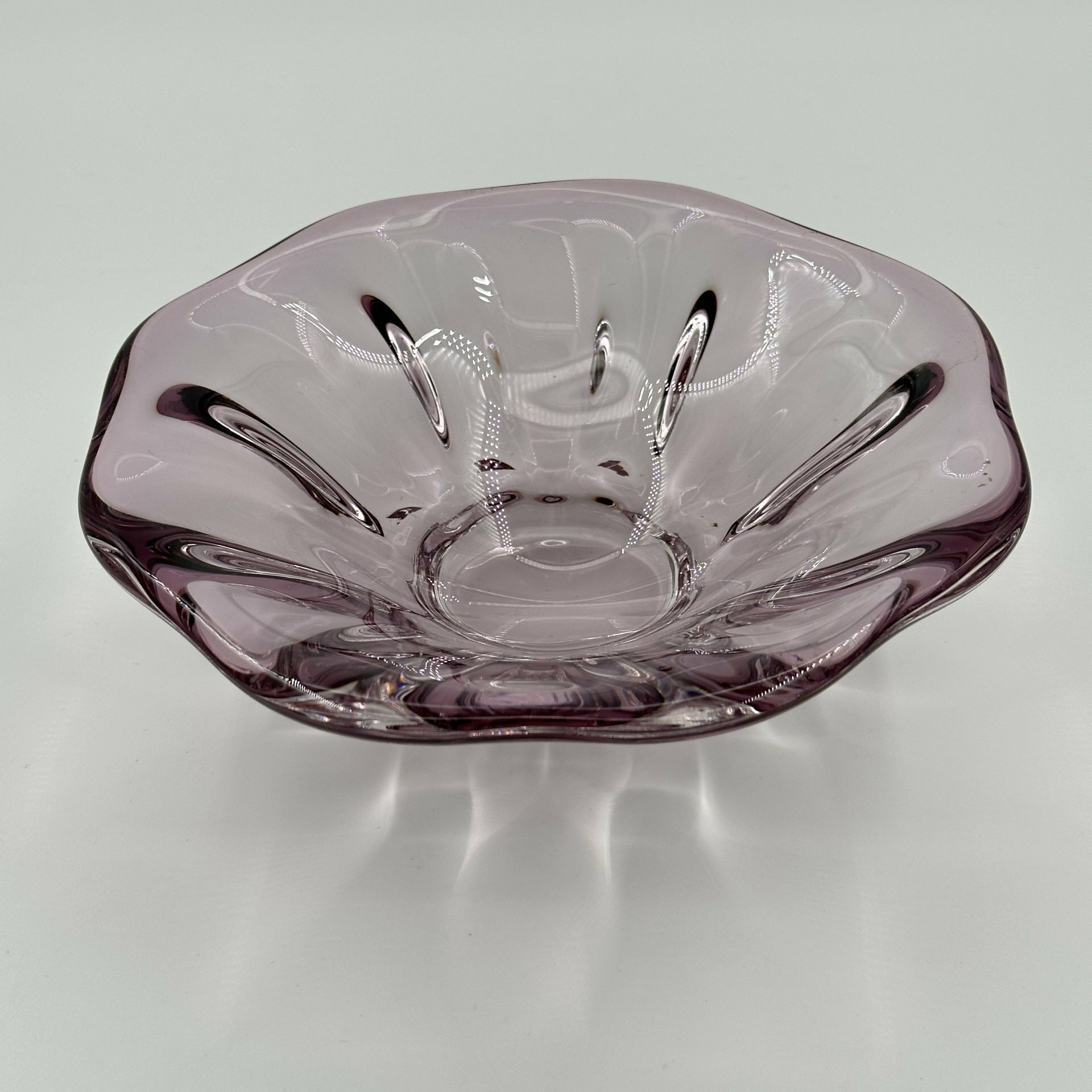 Ваза (конфетница) аметистового оттенка, стекло, Чехословакия, 1960-1990 гг.