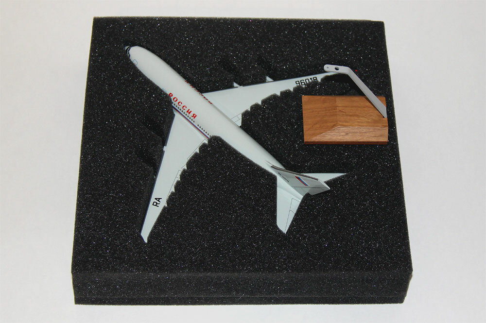 Арсенал Модель самолета Ильюшин Ил-96-300