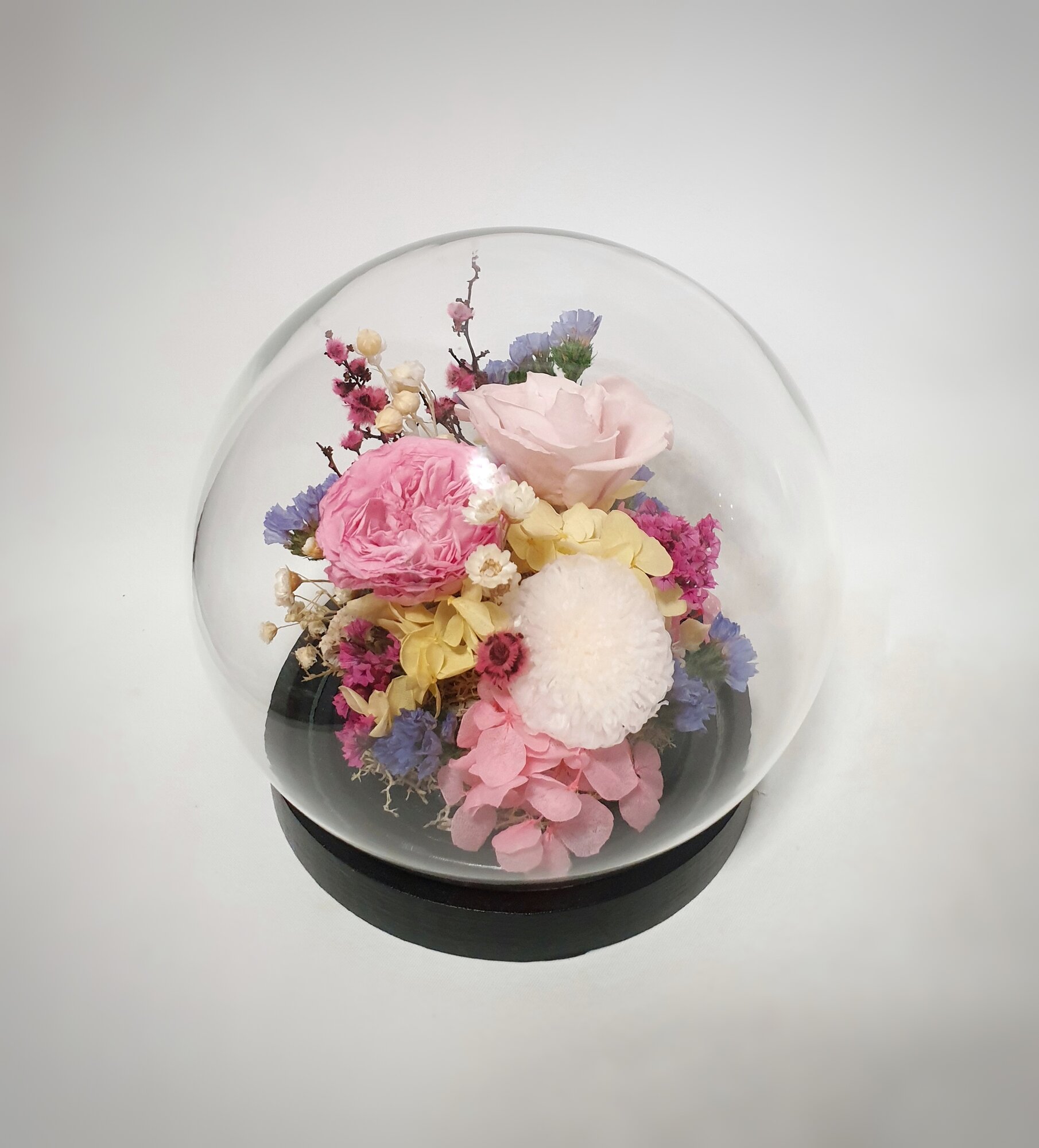 Мини-клош Olivaflower с стабилизированными розами в нежно-розовой и голубой гамме — фото 1