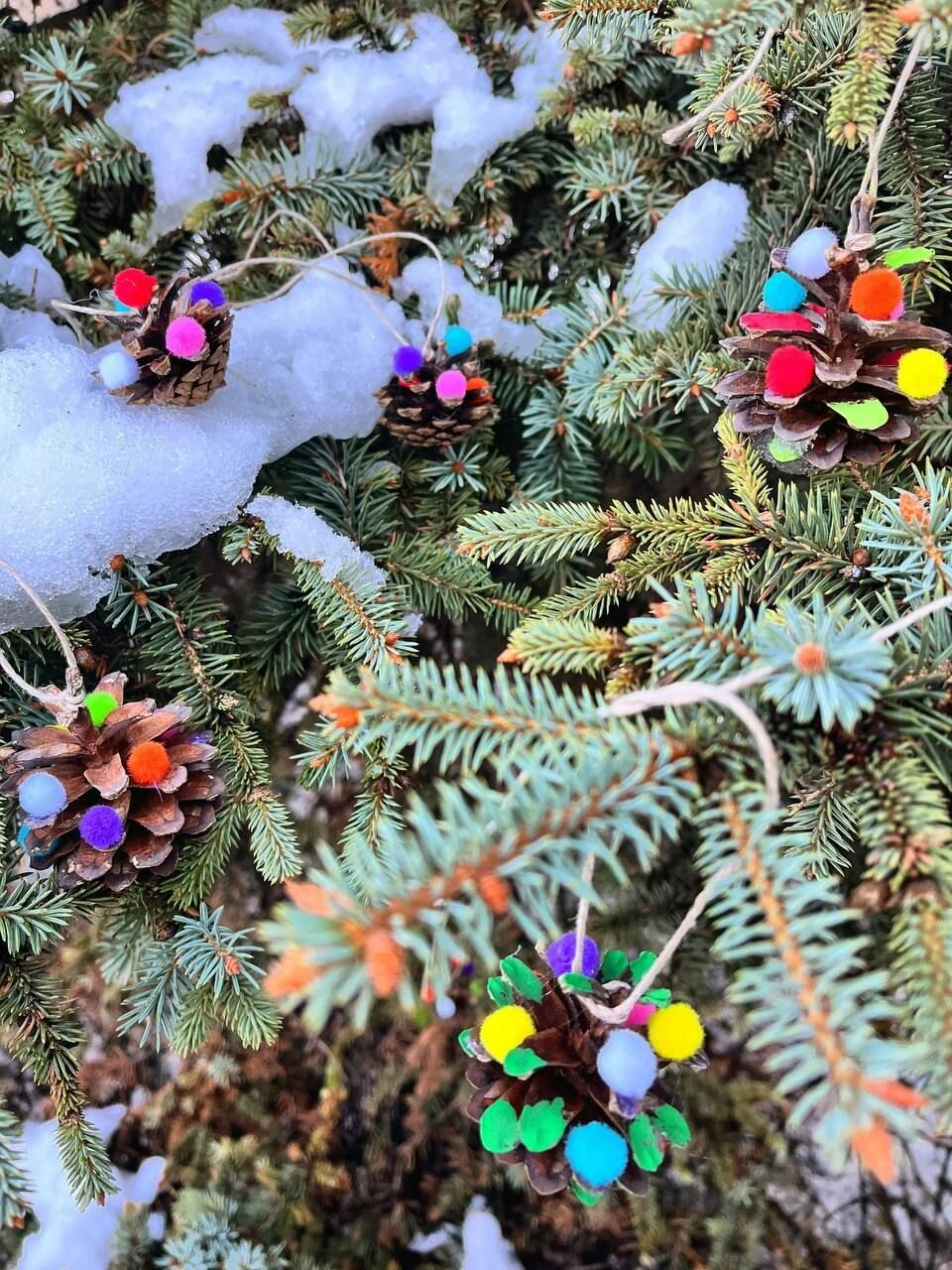 10 шишек - игрушек на елку, украшение для дома. Ручная работа