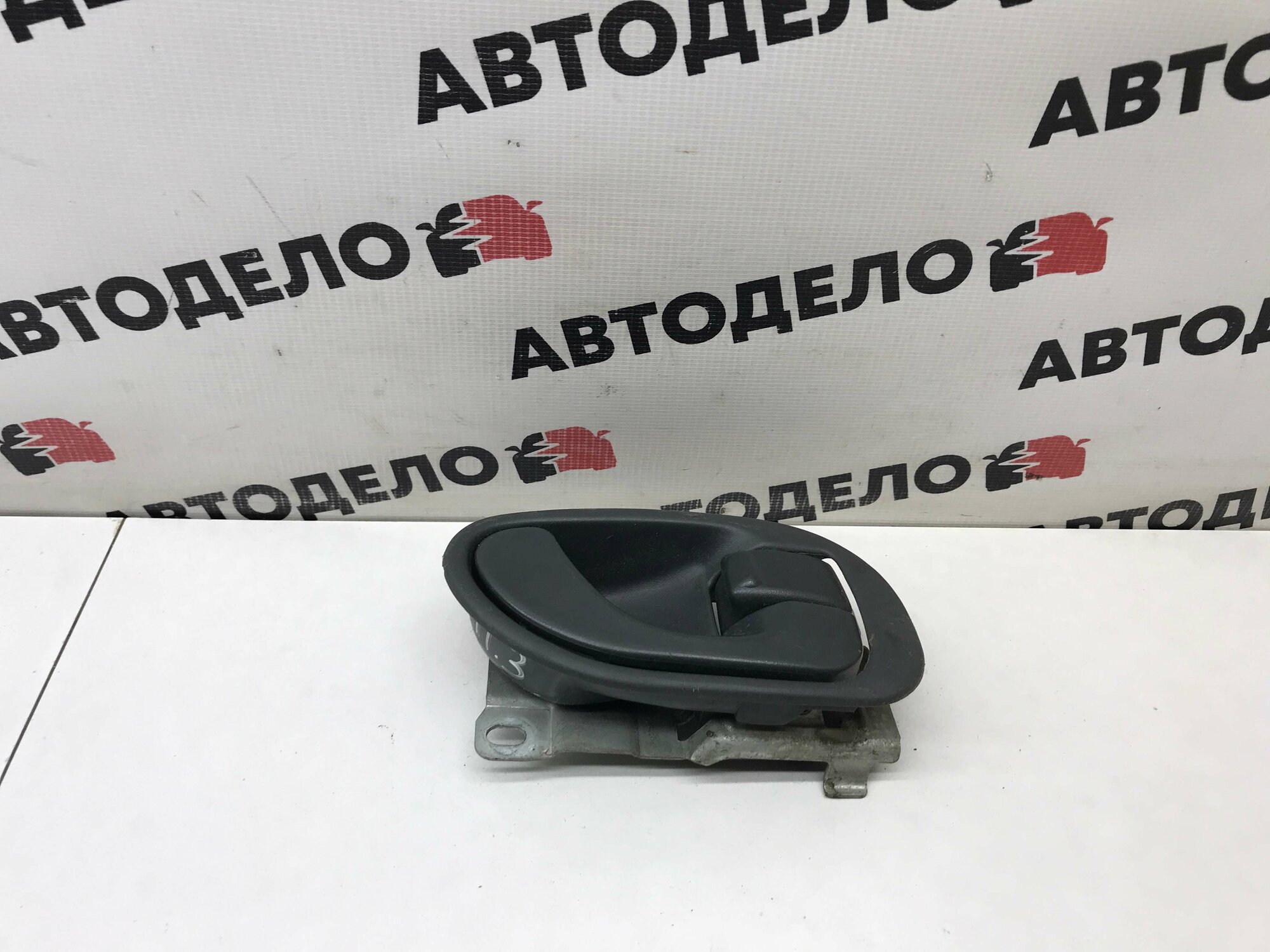 Ручка двери внутренняя з/п Mitsubishi Eterna E53A