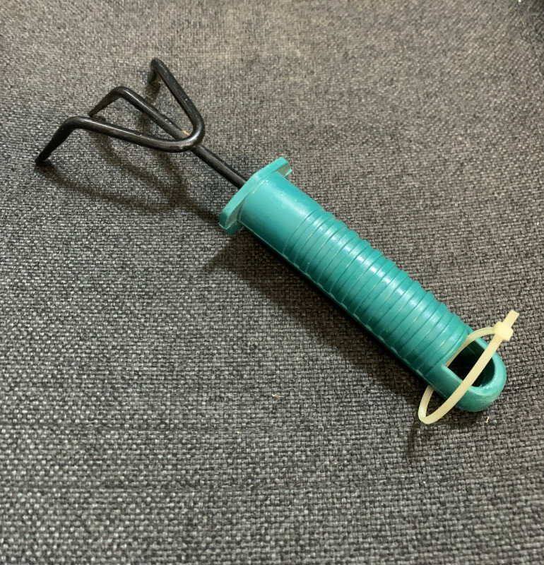 Рыхлитель садовый, 3 зуба, зубы загнутые, размер 23 см, металл, пластик