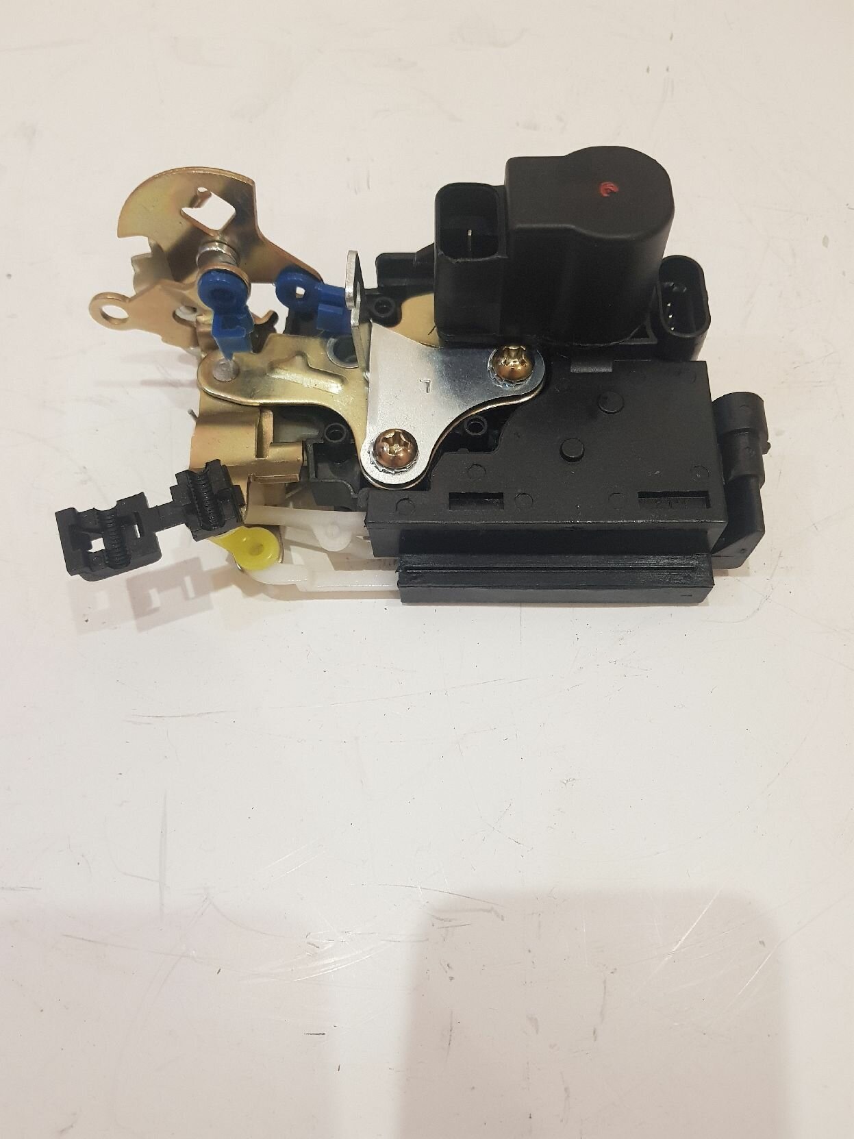 Замок двери передней левой Chery Tiggo [2.0 16V 4AT внедорожник 4X4] T116105030