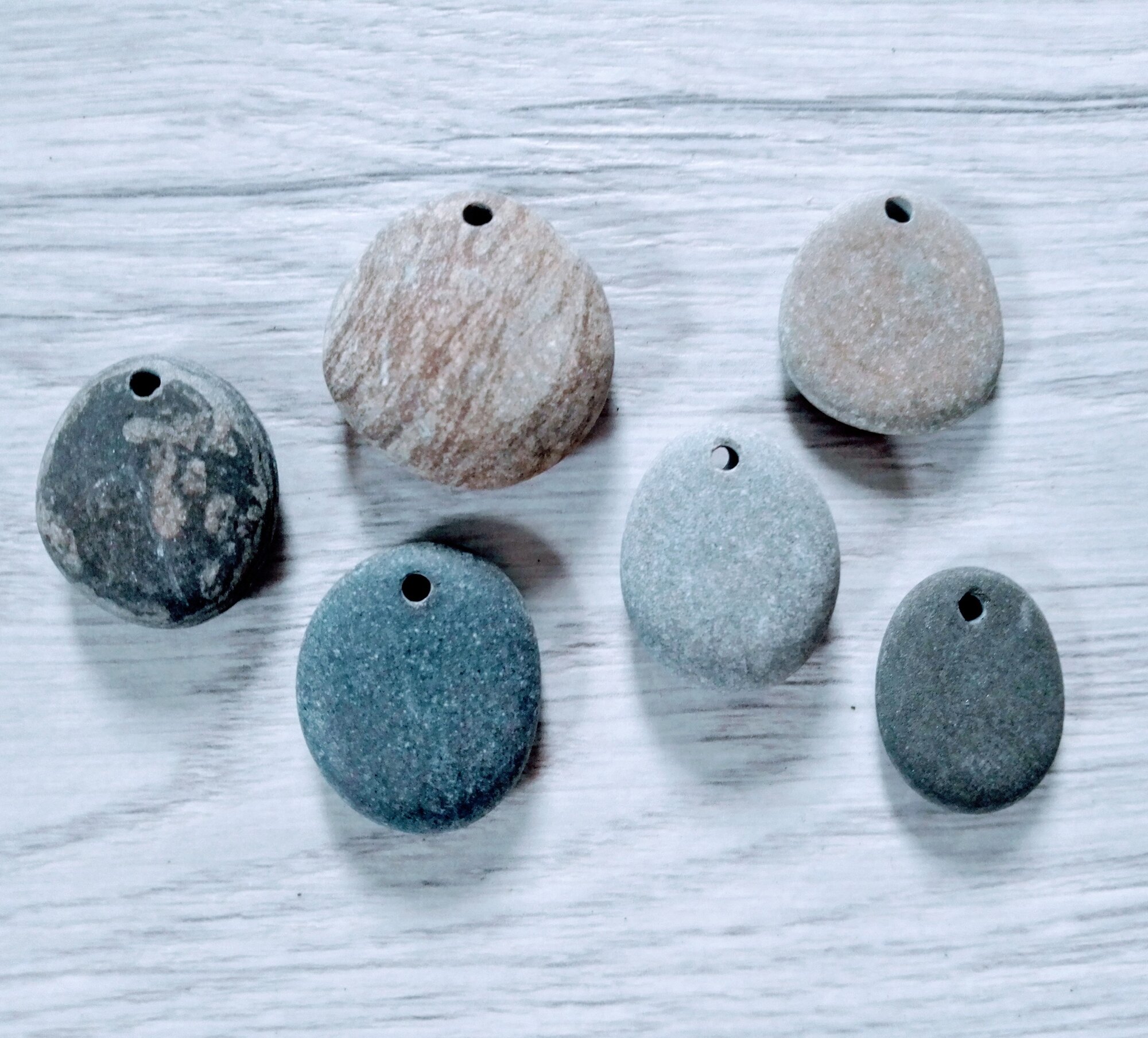 Заготовка для кулона или брелка из плоских камней 2-3см. 6шт.