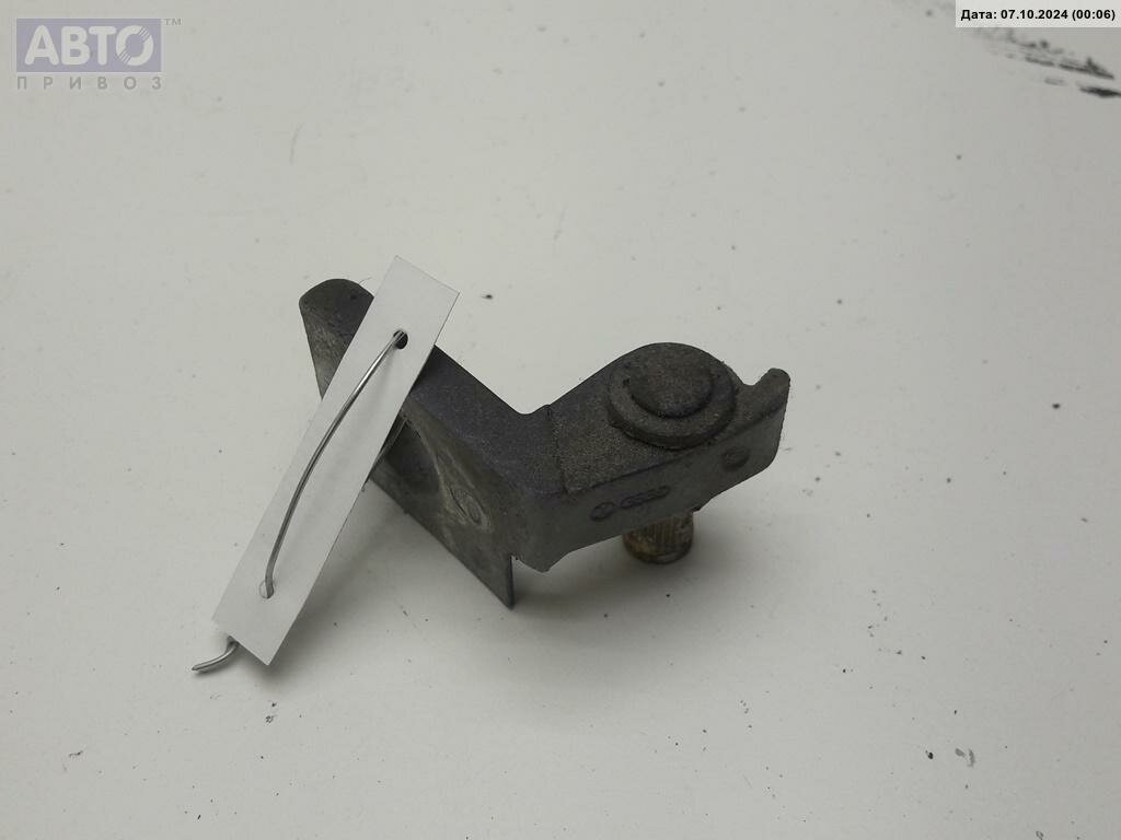 Петля двери задней правой Volkswagen Passat B3