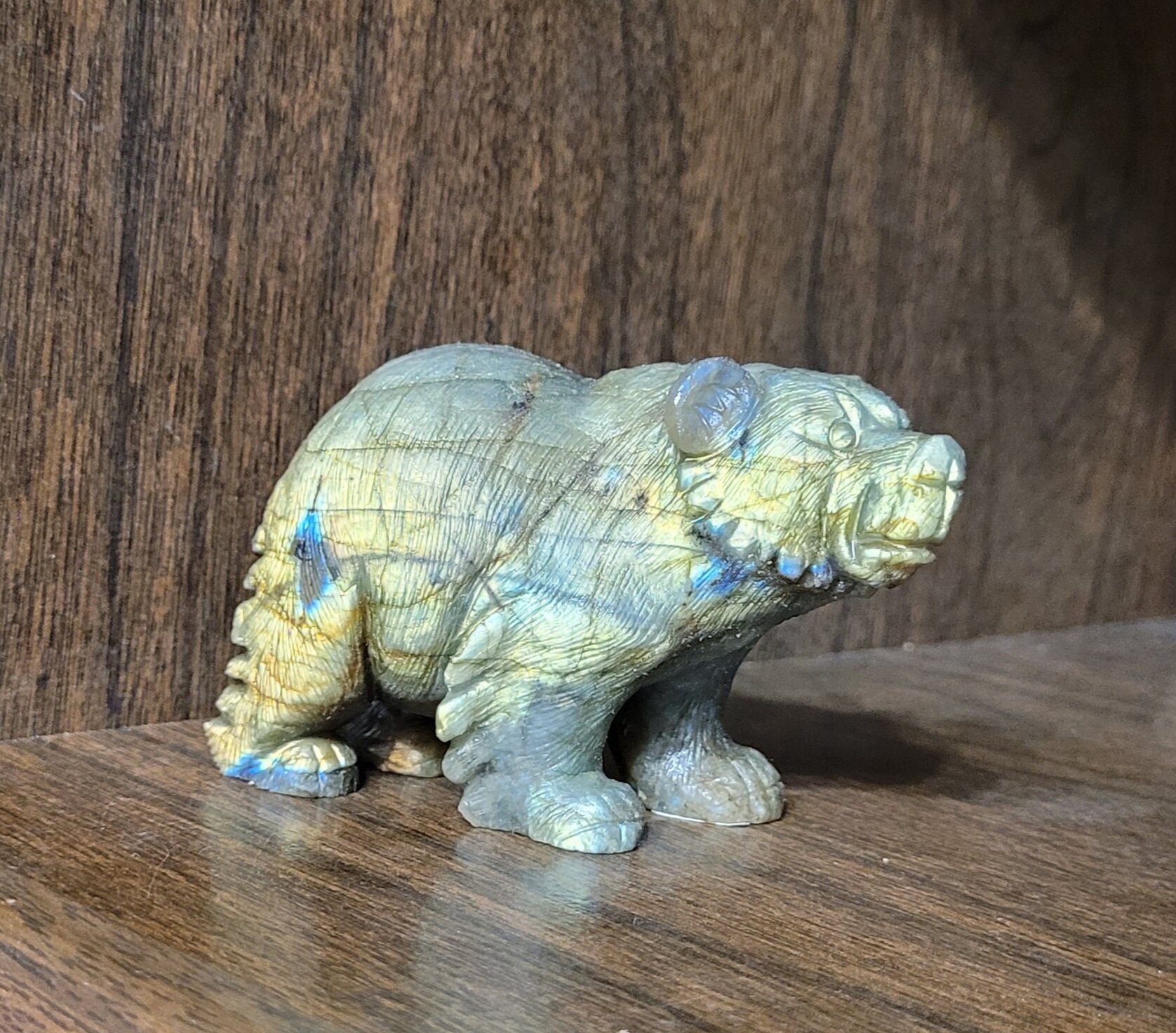 Статуэтка медведя из лабрадорита