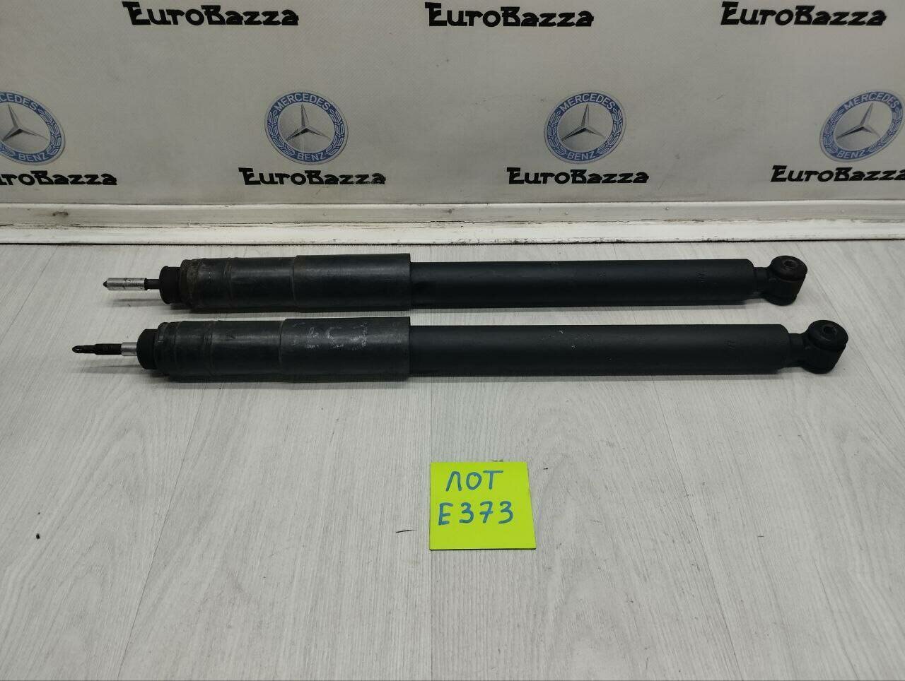 Амортизатор задний Mercedes W203 A2033263000
