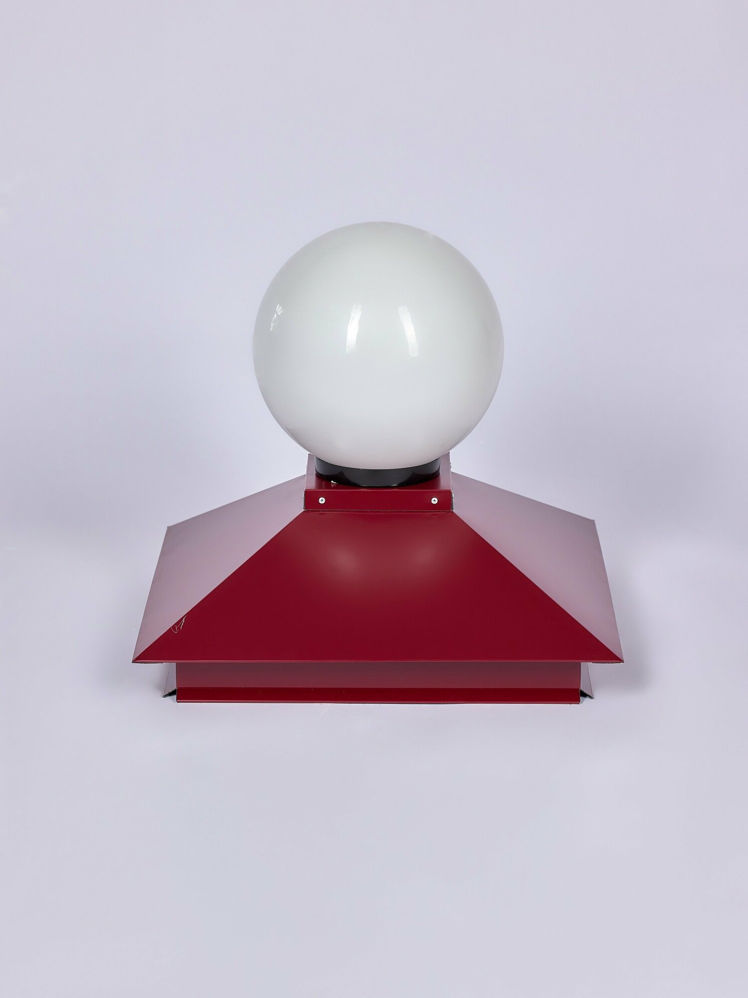 Металлический колпак на столб красный с фонарем