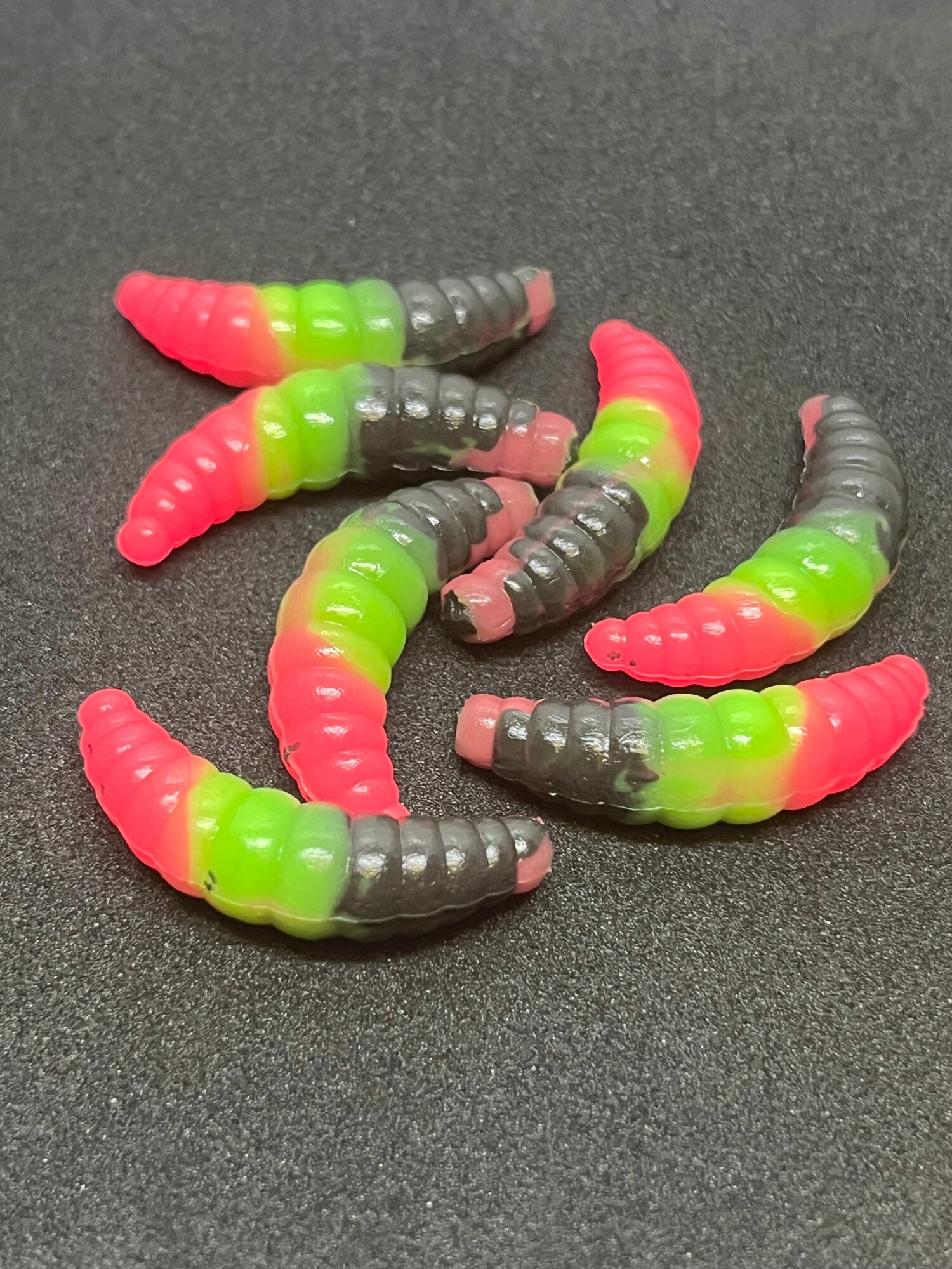 Съедобная, плавающая силиконовая приманка. Maggot 1.3 Розовый- зеленый- чёрный