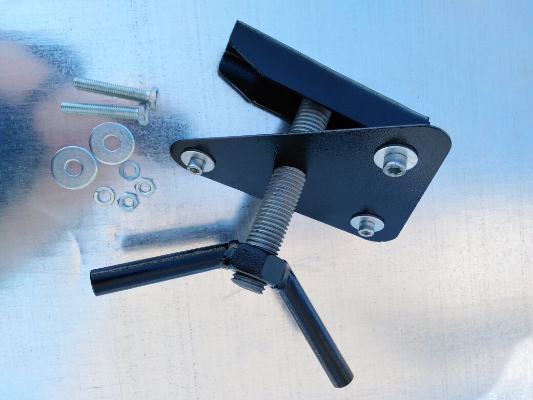 Кронштейн крепления запасного колеса на все виды багажников