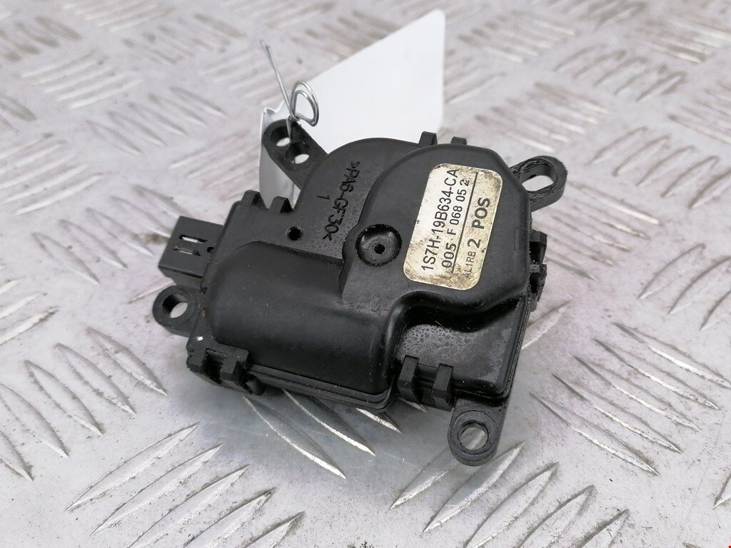 Сервопривод (электропривод моторчик привода) заслонки печки Ford Fiesta 5 1S7H19B634CA арт. 1532722