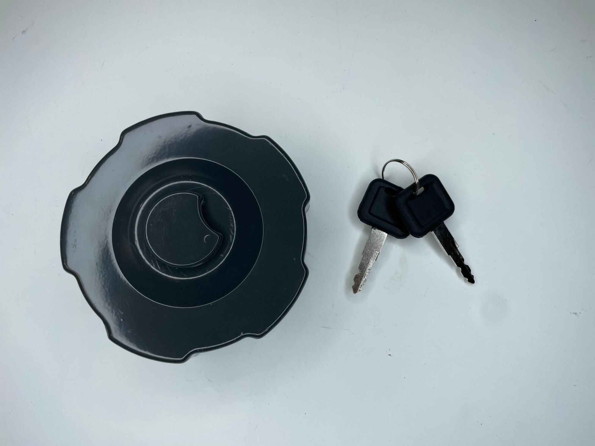 Крышка топливного бака (с ключами) Sitrak C7H [12.4 24V 12 AMT грузовой 4X2 Turbo дизель (Traxon)] 812W122100100