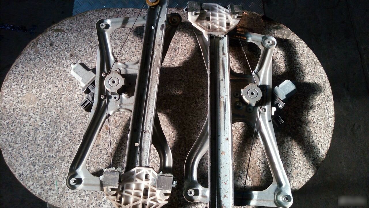 Стеклоподъемник электр.Хонда Цивик 4д Civic 4D 72250-SNA-A02