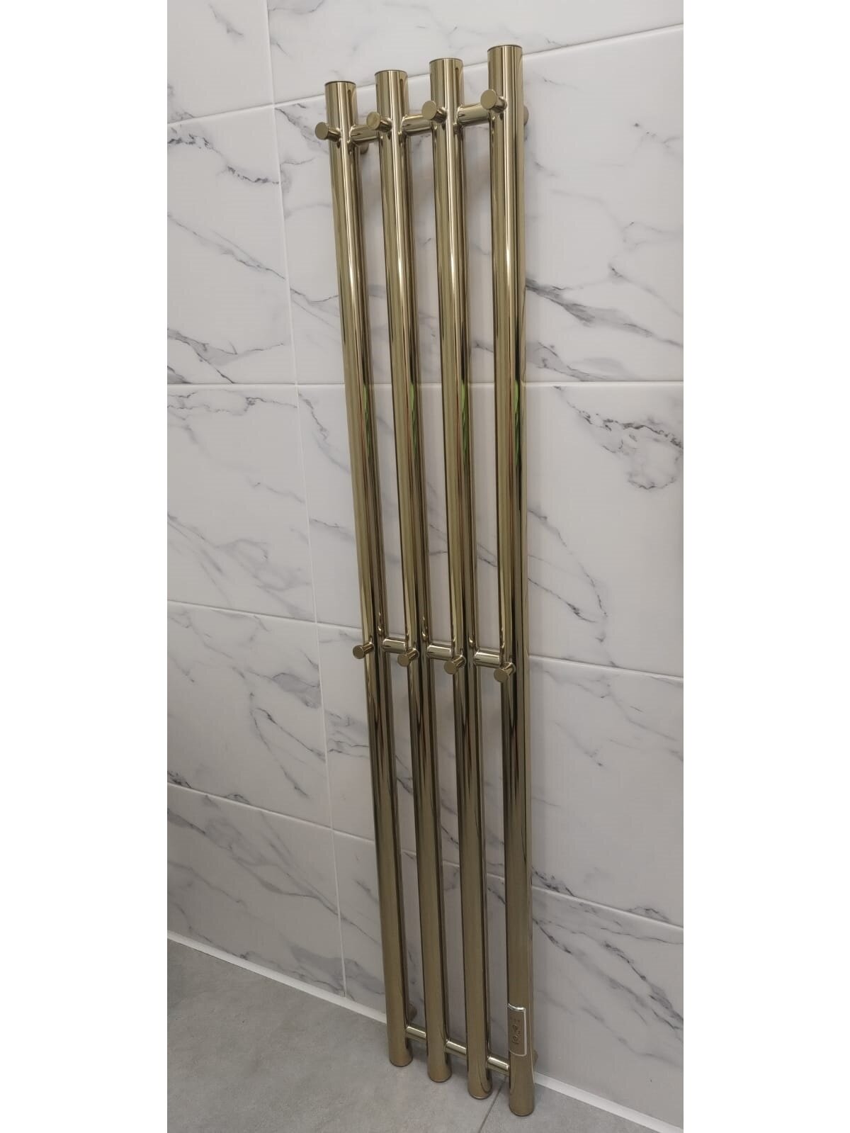 Электрический полотенцесушитель Inaro 4 , высота 120 см, цвет золото, 8 крючков, подключение справа