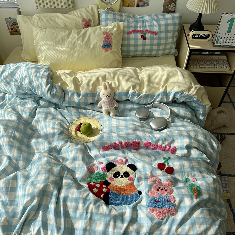 Комплект постельного белья из четырех предметов, вышитый на полотенце из хлопка класса А, новый стиль 2025 года, в горошек с рисунком из мультфильмов, простыня для учениц, пододеяльник, постельное белье,150*200cm