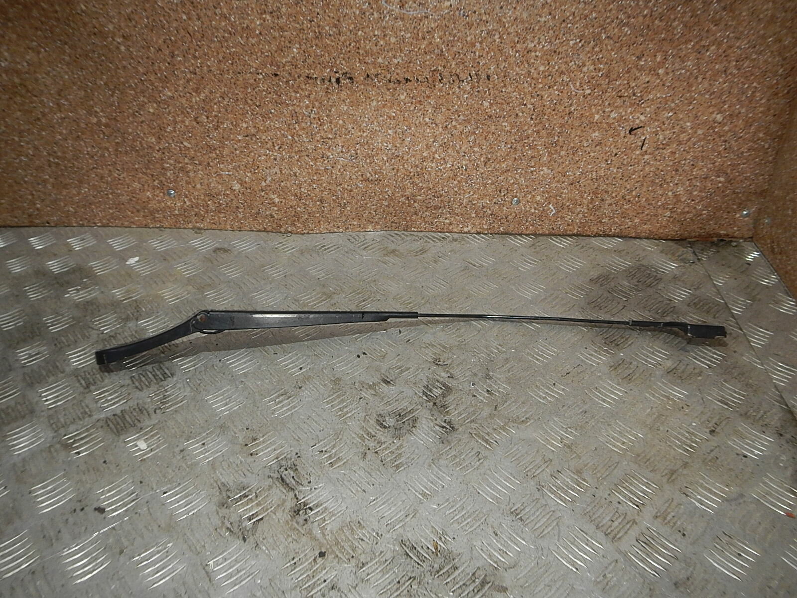 Б/У Поводок стеклоочистителя передний правый, Volkswagen (Фольксваген)-JETTA (06-11) VOLKSWAGEN JETTA (06-11) Без повреж...