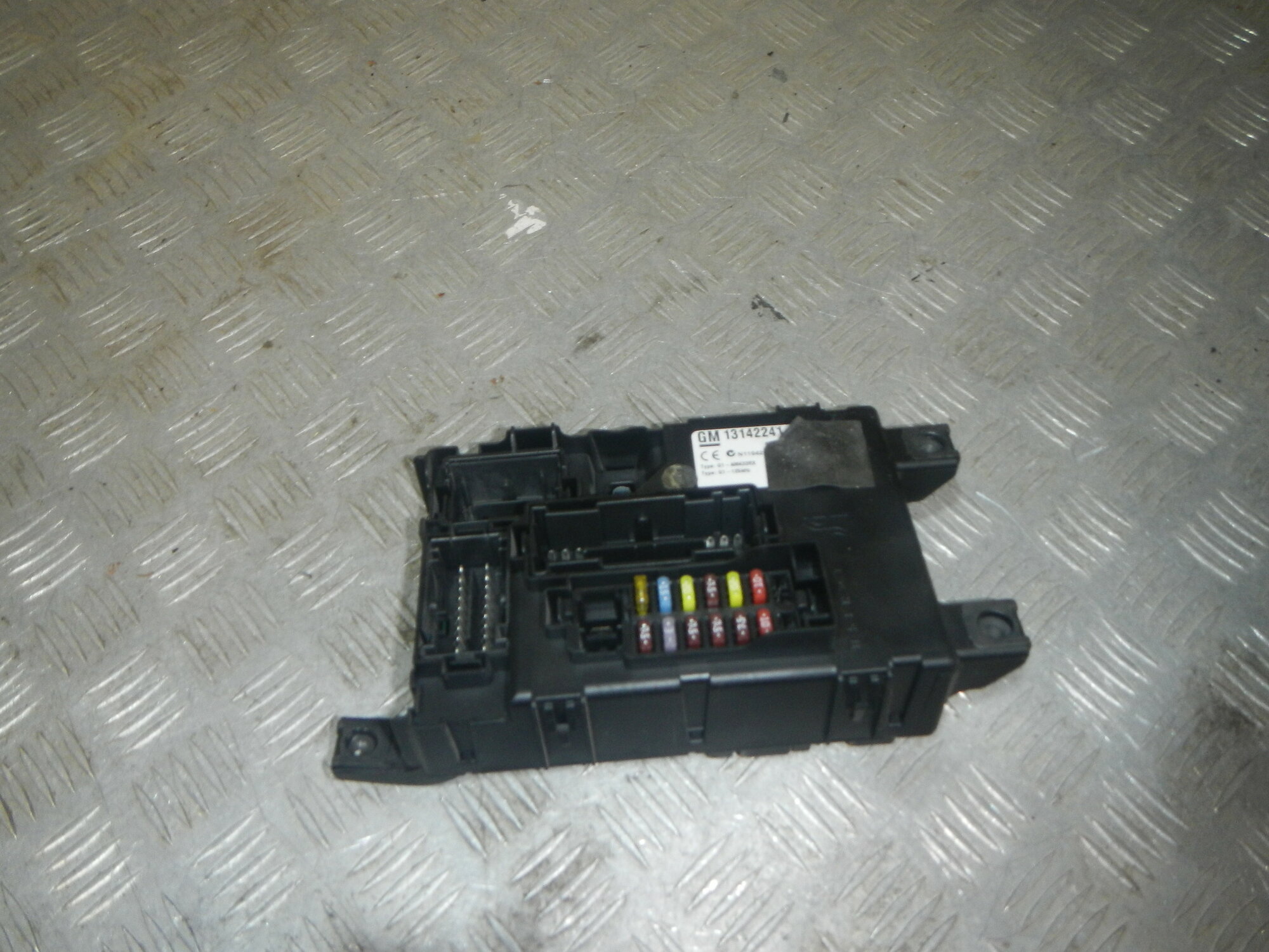 Б/У Блок предохранителей, Opel (Опель)-CORSA D (06-) OPEL CORSA D (06-) Салонный. Без видимых повреждений. 585899 GENERAL...