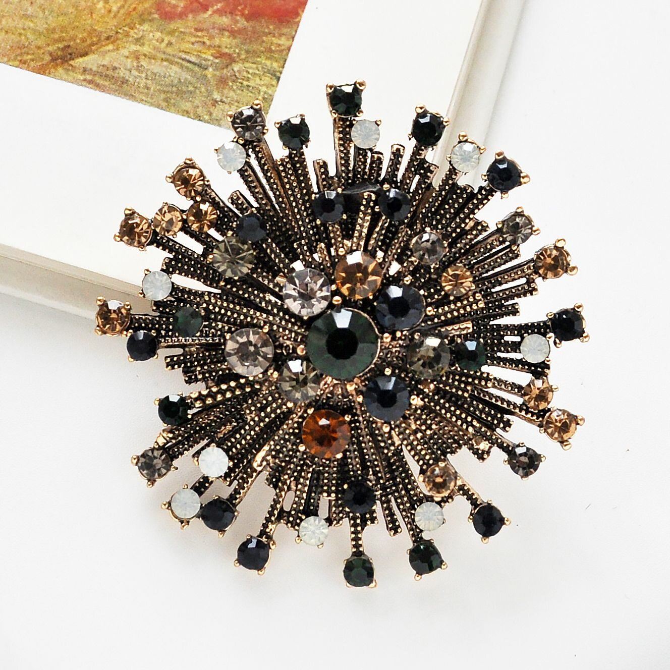 Брошь, стразы