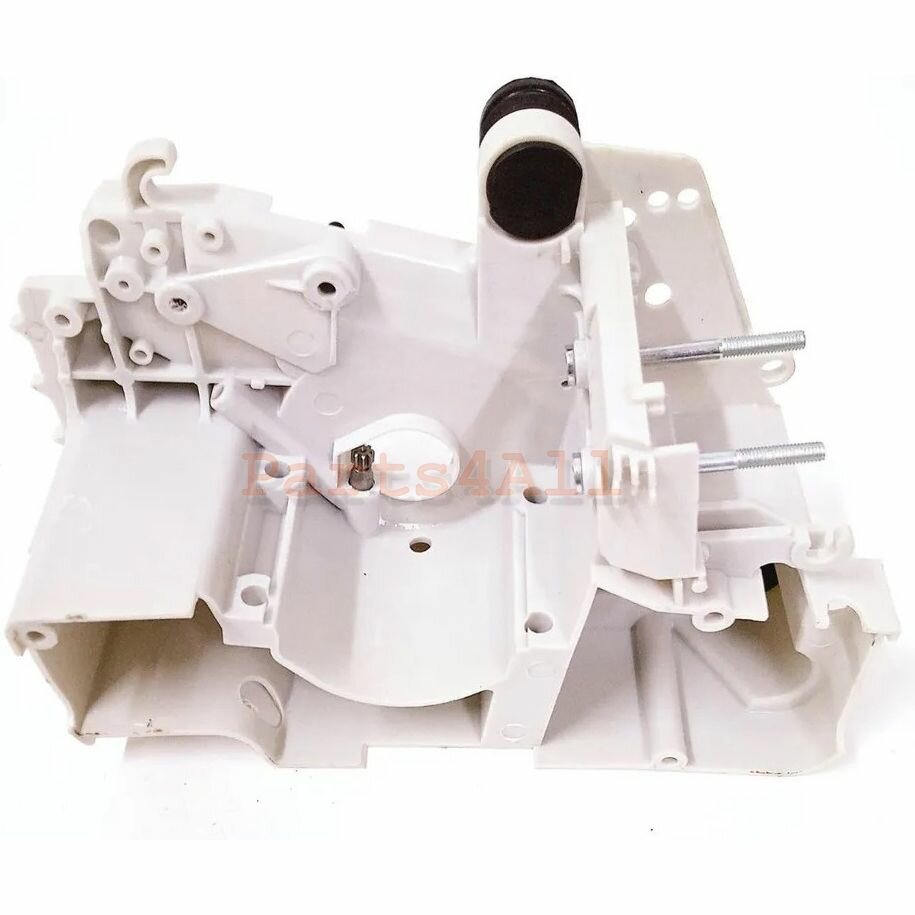 Картер (корпус) двигателя в сборе с с амортизаторами, маслонасосом, шпильками, натяжителем, подходит для бензопилы Stihl MS170/180 (замена 11300203033)